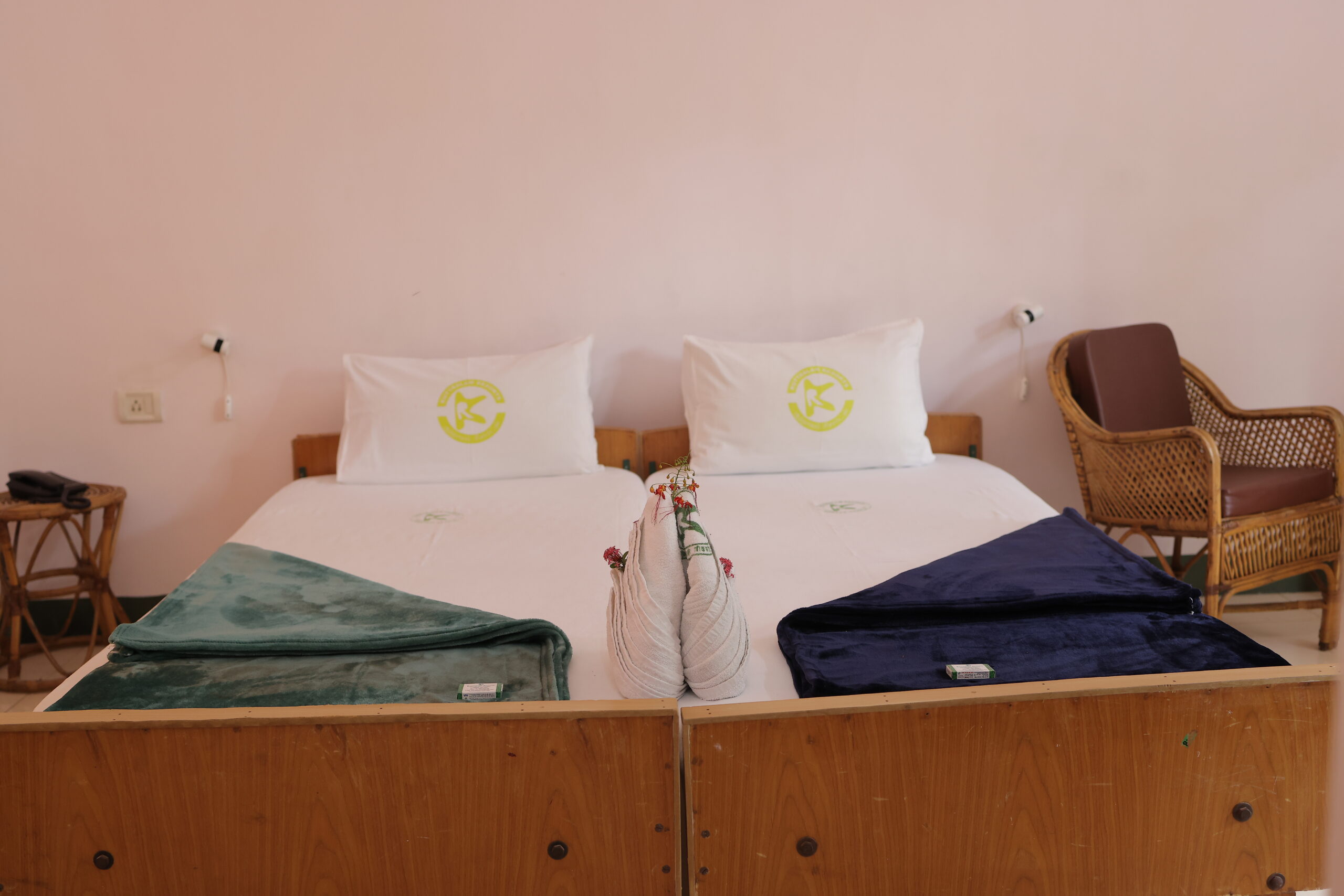 A/C Deluxe Room – Kuttralam Resorts